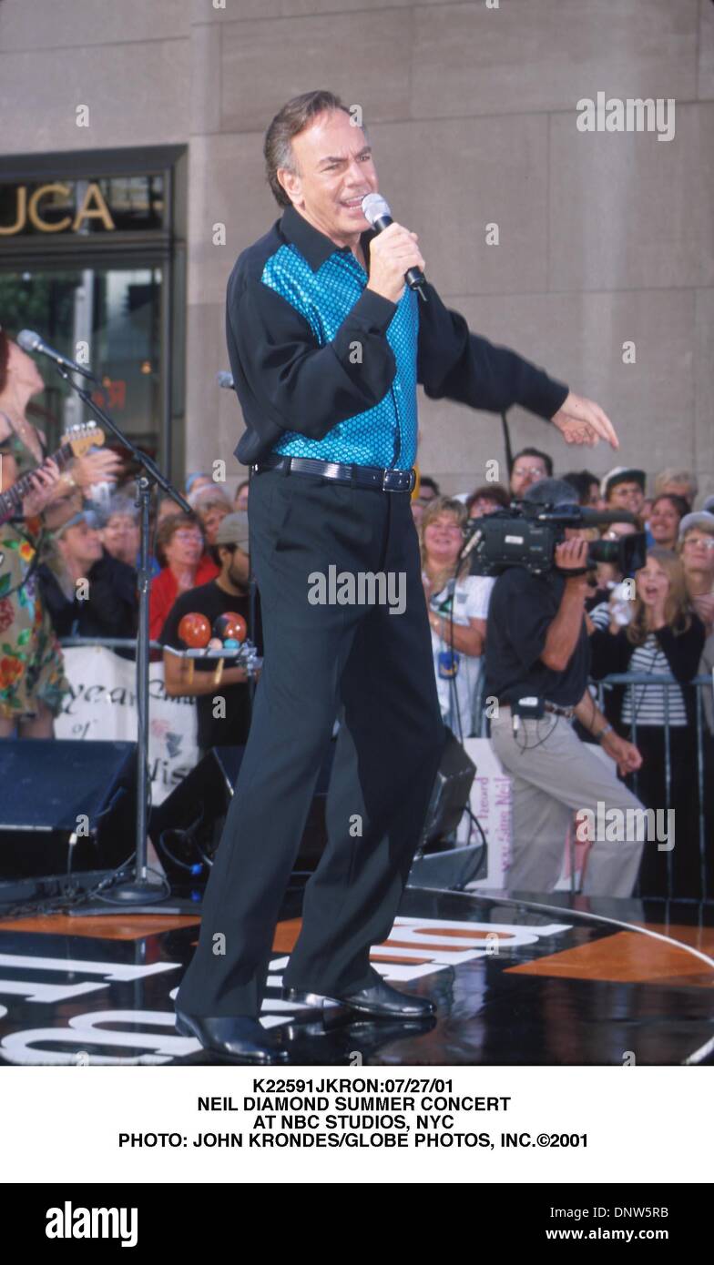 July 27, 2001 - K22591JKRON:07/27/01.NEIL DIAMOND SUMMER CONCERT.AT NBC ...