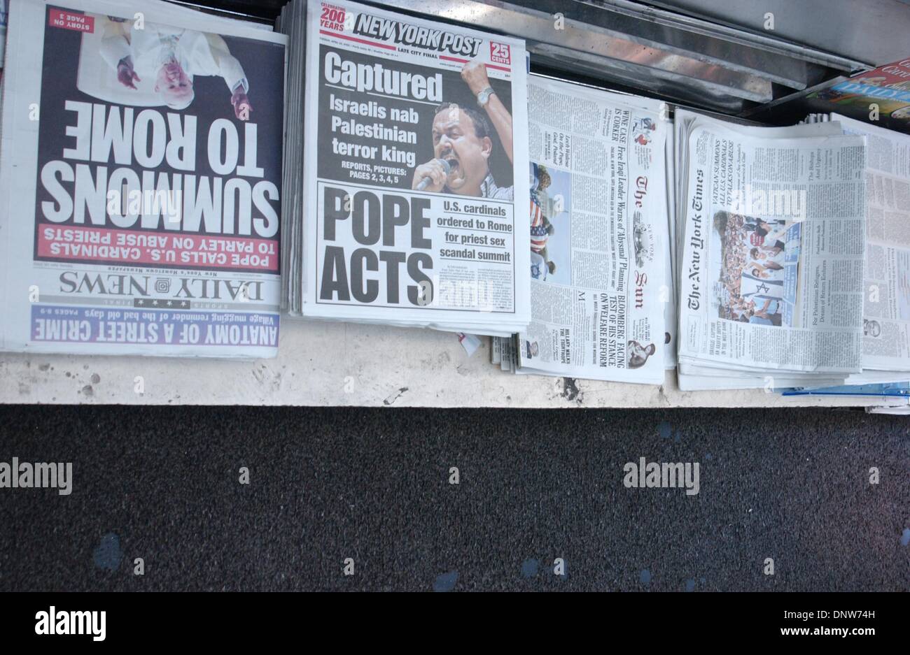 Apr. 16, 2002 - K24770AR: 4/16/02.THE NEW YORK SUN NEWSPAPER HITS THE ...