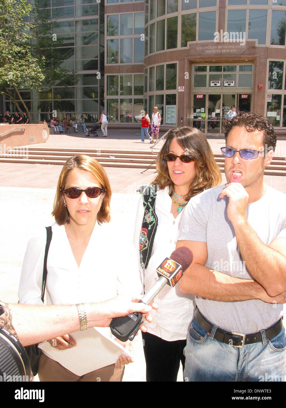 June 18, 2002 - CA, USA - K2536MR: IN COURT HEARING FOR ROBERT BLAKE ...