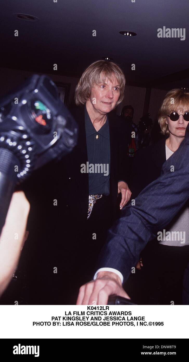 Feb. 6, 2001 - K0412LR.LA FILM CRITICS AWARDS.PAT KINGSLEY AND JESSICA ...