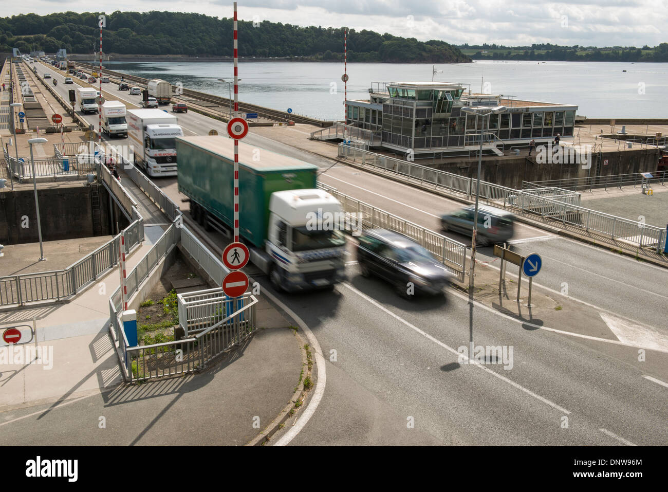 France rance tidal power station hi-res stock photography and images ...