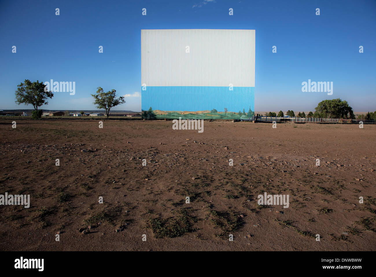 Drive in screen hi-res stock photography and images - Alamy
