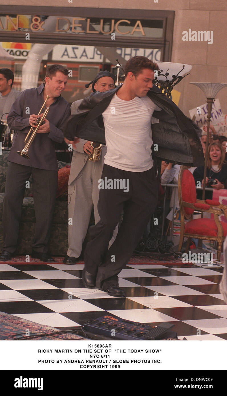 June 11, 1999 - K15896AR 06/11/99.RICKY MARTIN.ON THE SET OF ''THE ...