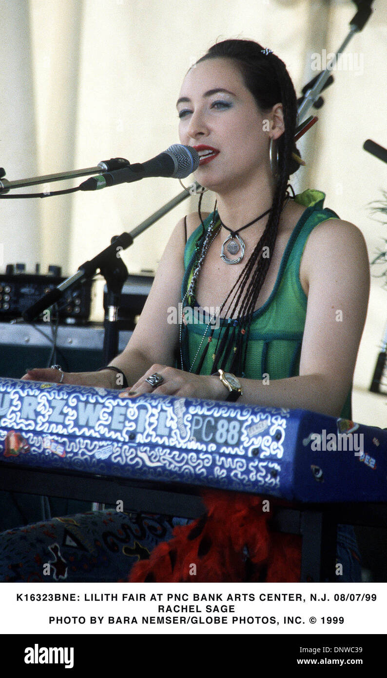 Lilith fair 1999 hi-res stock photography and images - Alamy