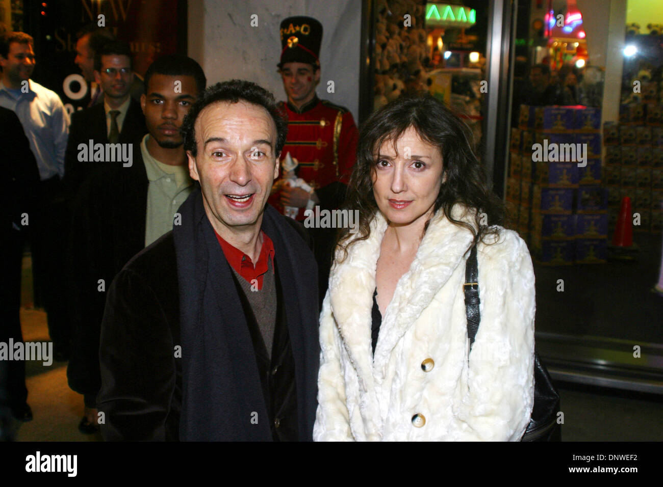 Pinocchio pinocchio 2002 roberto benigni hi-res stock photography and ...