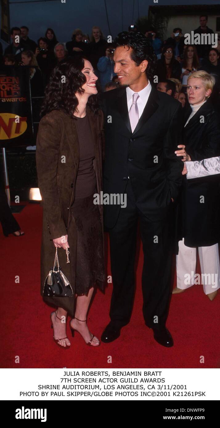 Julia roberts and benjamin bratt hi-res stock photography and images ...