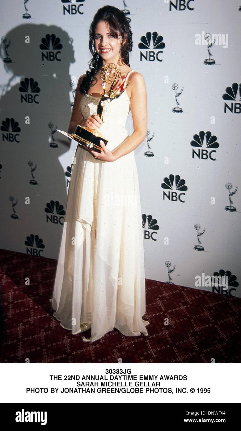 May 2, 2001 - 30333JG.THE 22ND ANNUAL DAYTIME EMMY AWARDS.SARAH ...