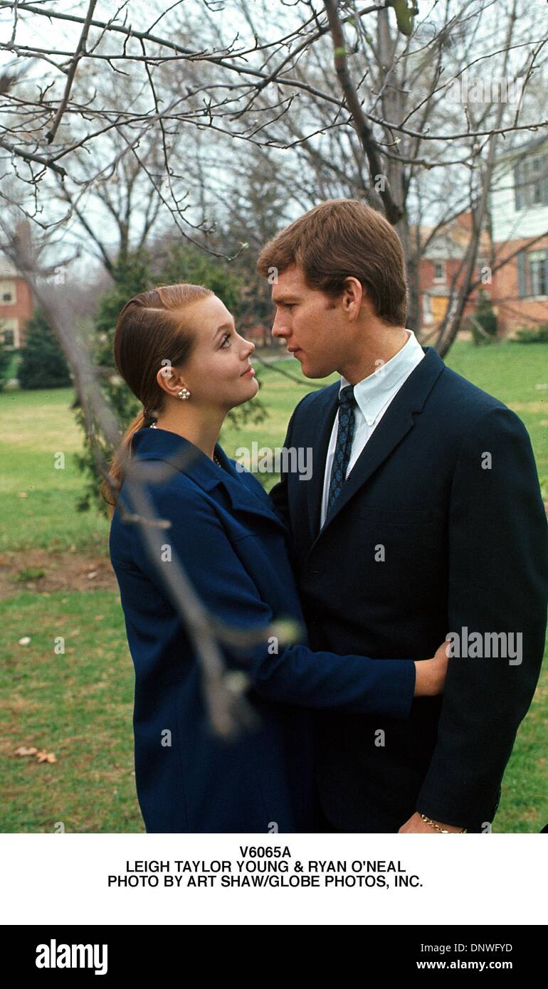 May 3, 2001 - V6065A.LEIGH TAYLOR YOUNG & RYAN O'NEAL. ART SHAW/(Credit ...