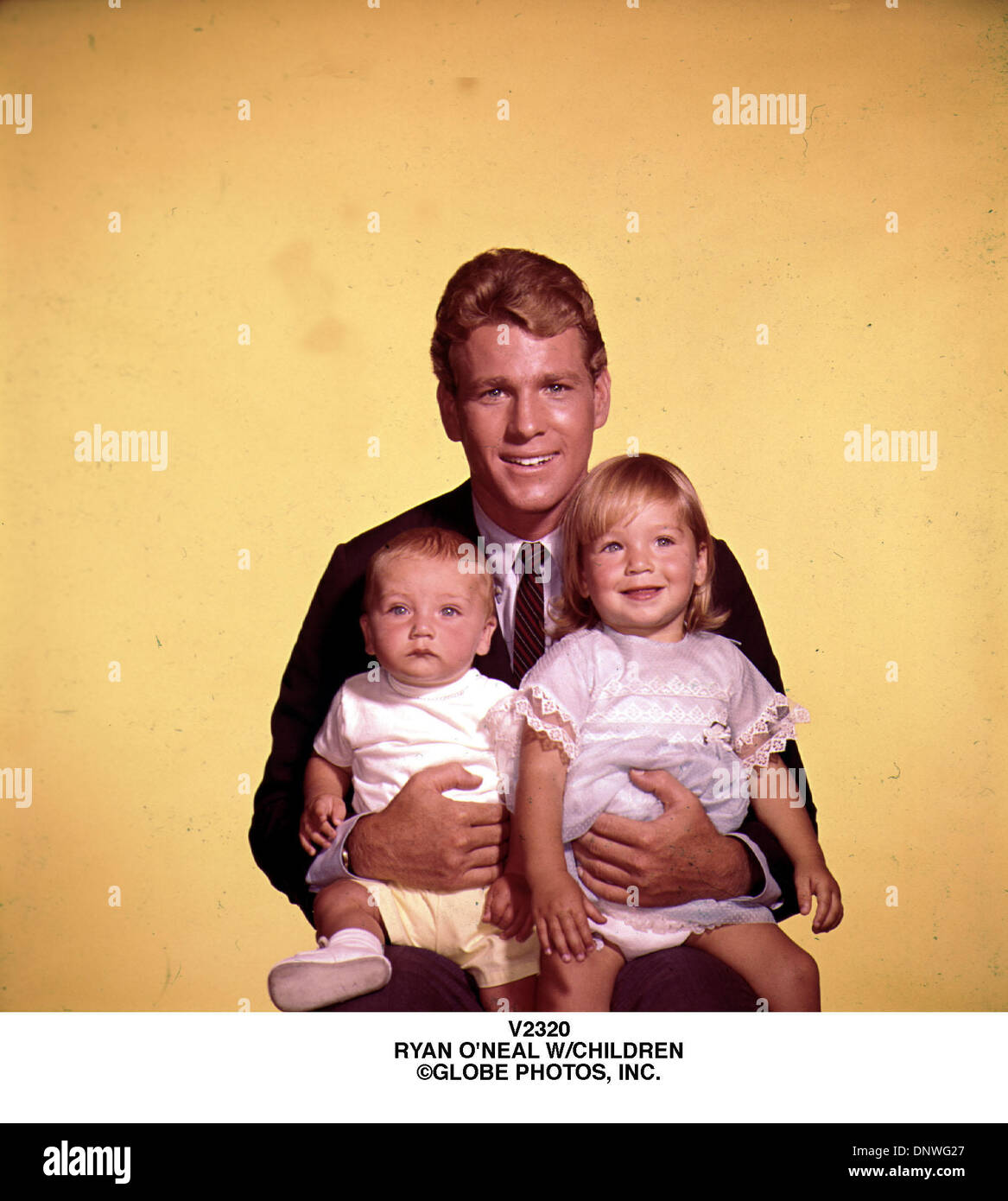 May 24, 2001 - V2320.RYAN O'NEAL W/CHILDREN.(Credit Image: © Globe ...