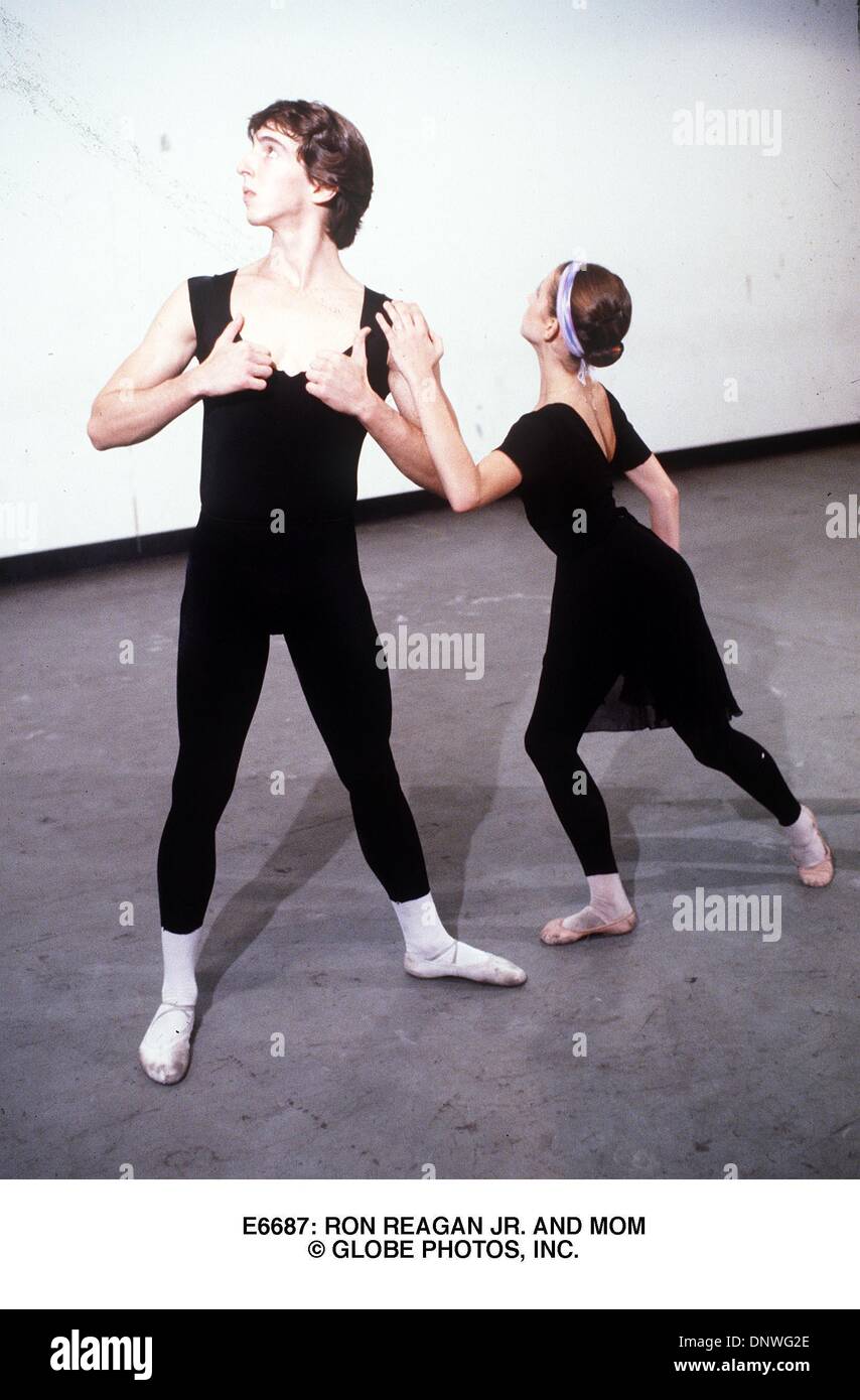 June 4, 2001 - E6687: RON REAGAN JR. AND MOM.(Credit Image: © Globe ...