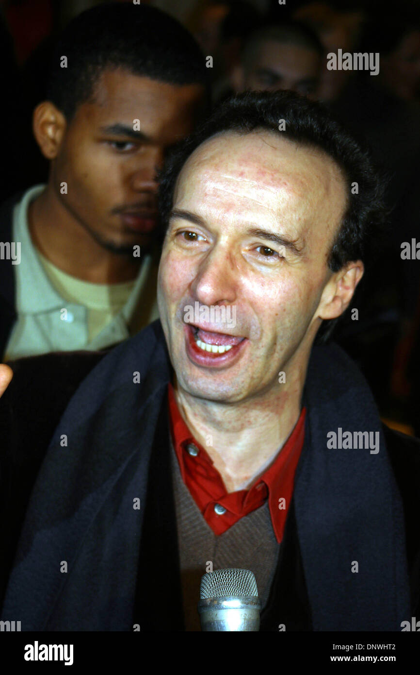 Pinocchio pinocchio 2002 roberto benigni hi-res stock photography and ...