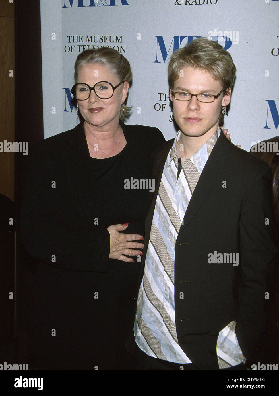 Sharon gless queer as folk hi-res stock photography and images - Alamy