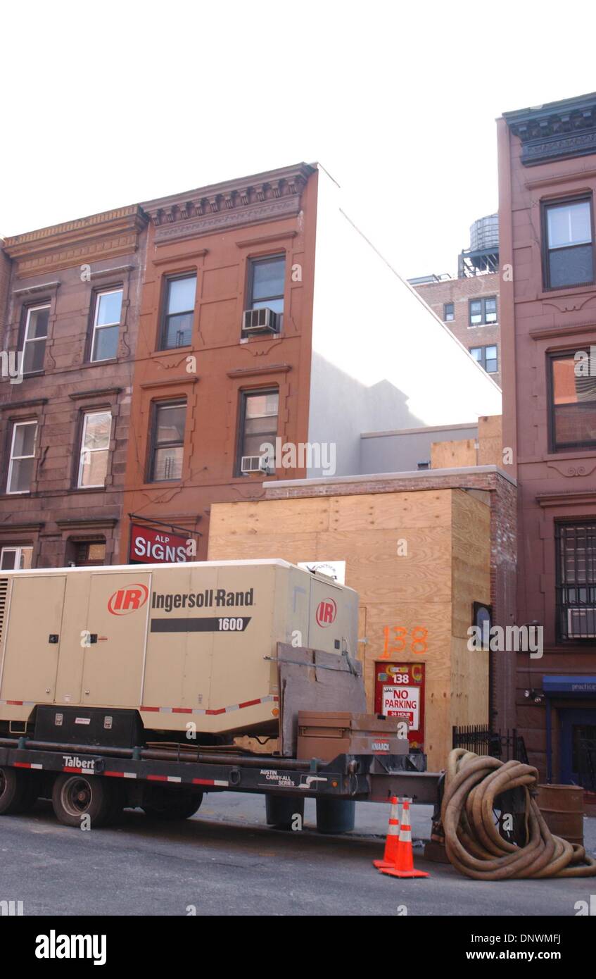 Mar. 7, 2002 - K24341 JERRY SEINFELD BUILDS PRIVATE GARAGE .W.83RDST ...