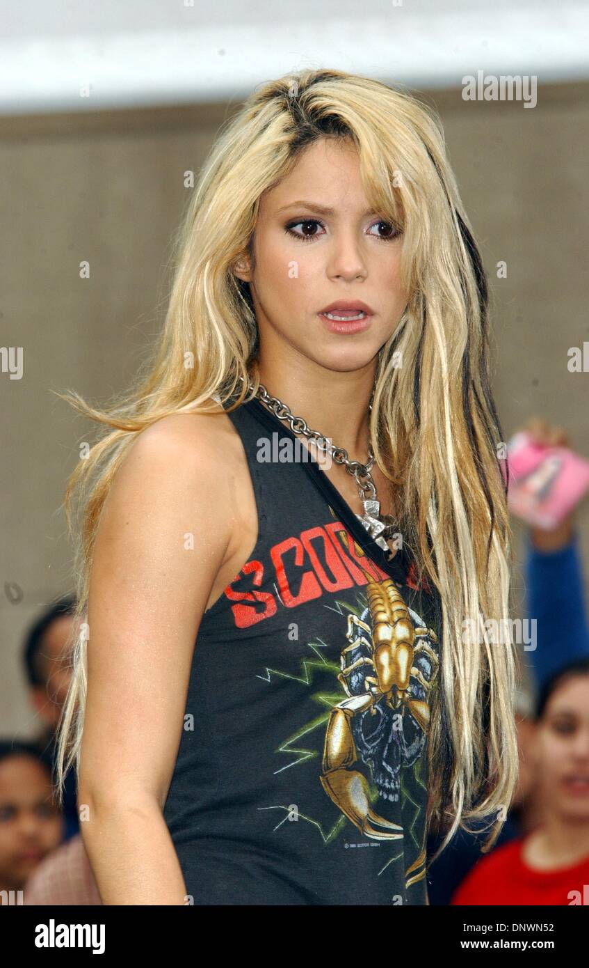 May 31, 2002 - K25187AR SHAKIRA PERFORMS ON .NBC'S TODAY SHOW.NYC, 05 ...
