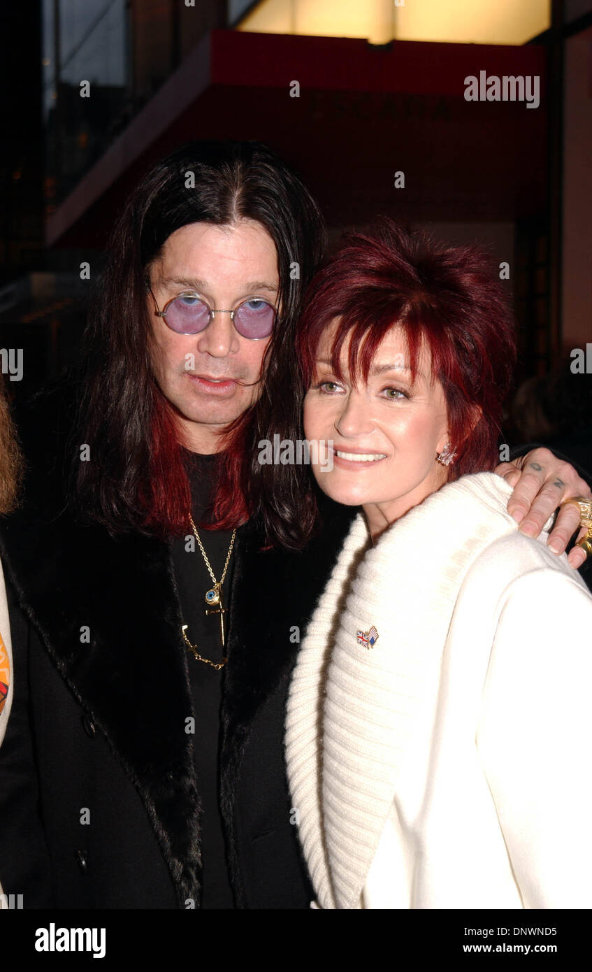 Nov. 25, 2002 - K27522AR **EXCLUSIVE** SHARON AND OZZY OSBOURNE ON 5TH ...