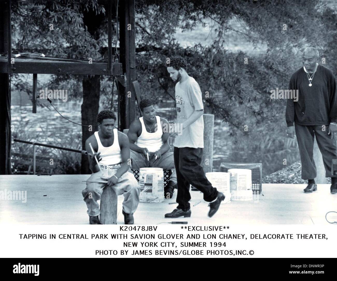 Apr. 4, 2001 - K20478JBV **EXCLUSIVE**.TAPPING IN CENTRAL PARK WITH ...