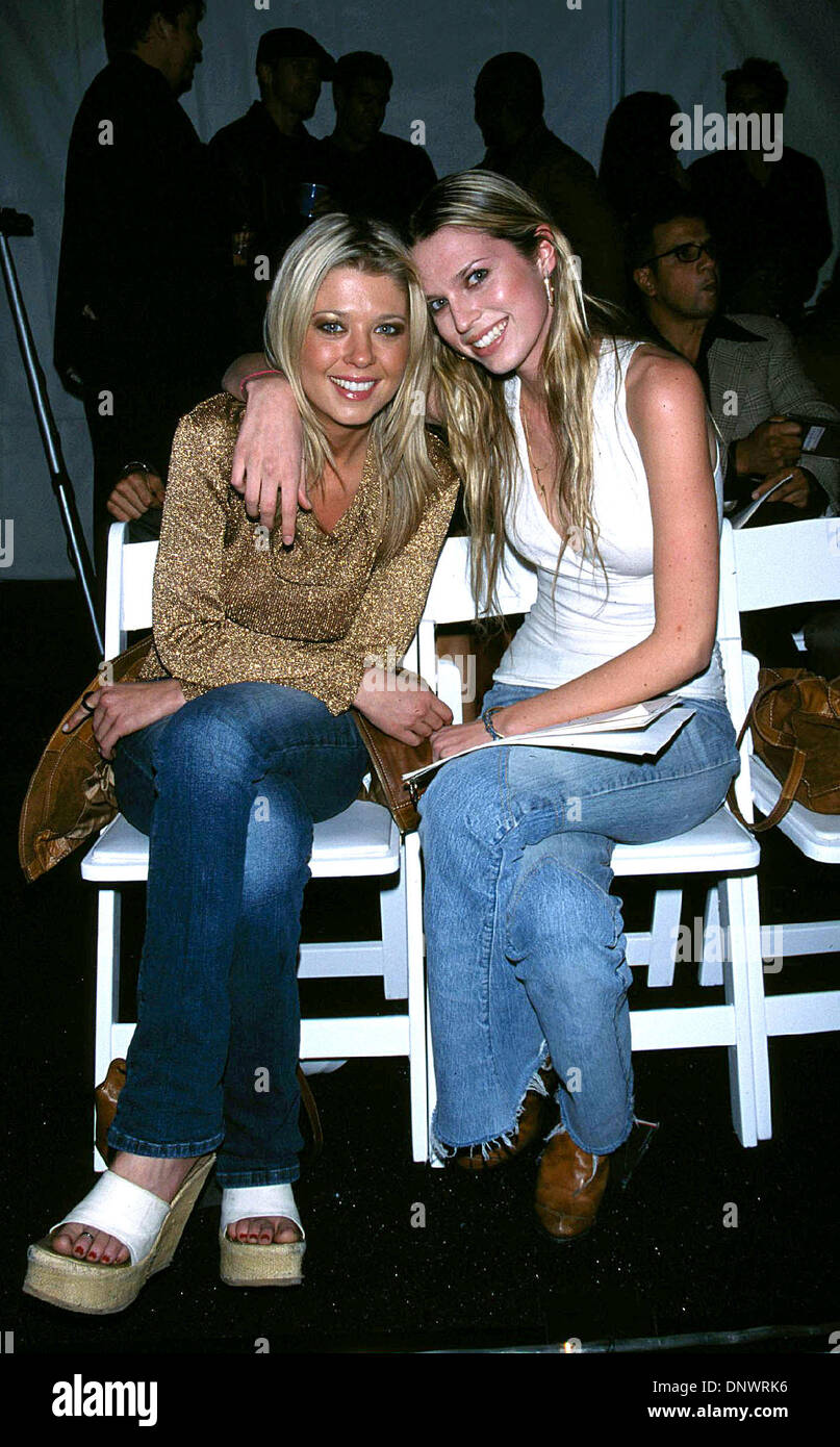 Tara reid 2001 hi-res stock photography and images - Alamy