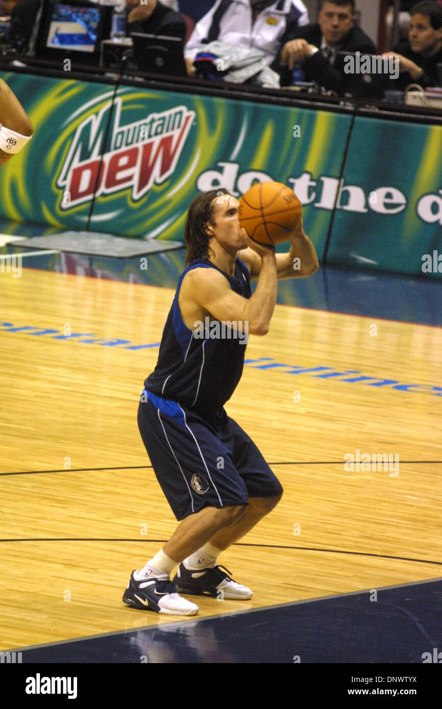 Dallas mavericks jersey hi-res stock photography and images - Alamy