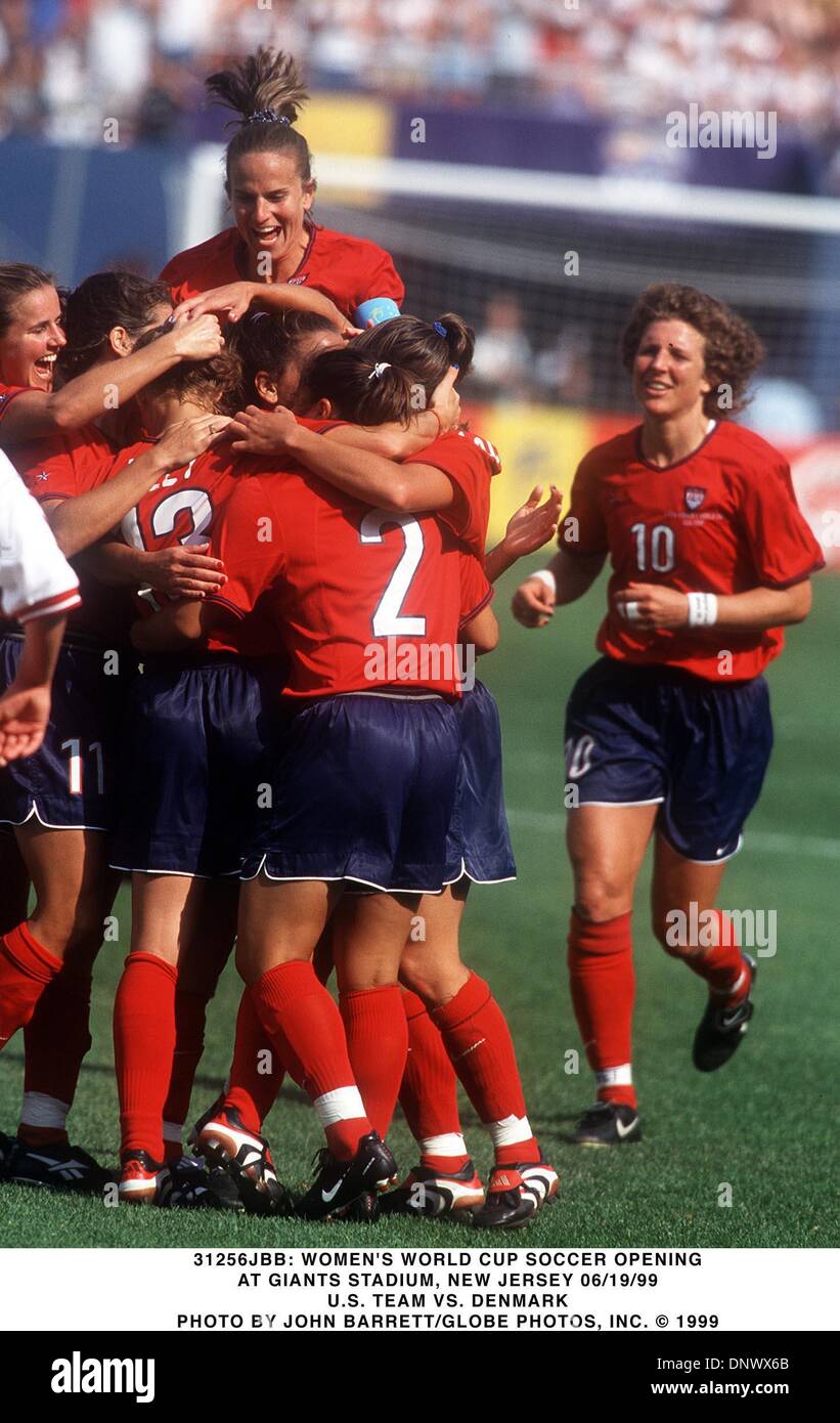 Women's world cup 1999 team hi-res stock photography and images - Alamy