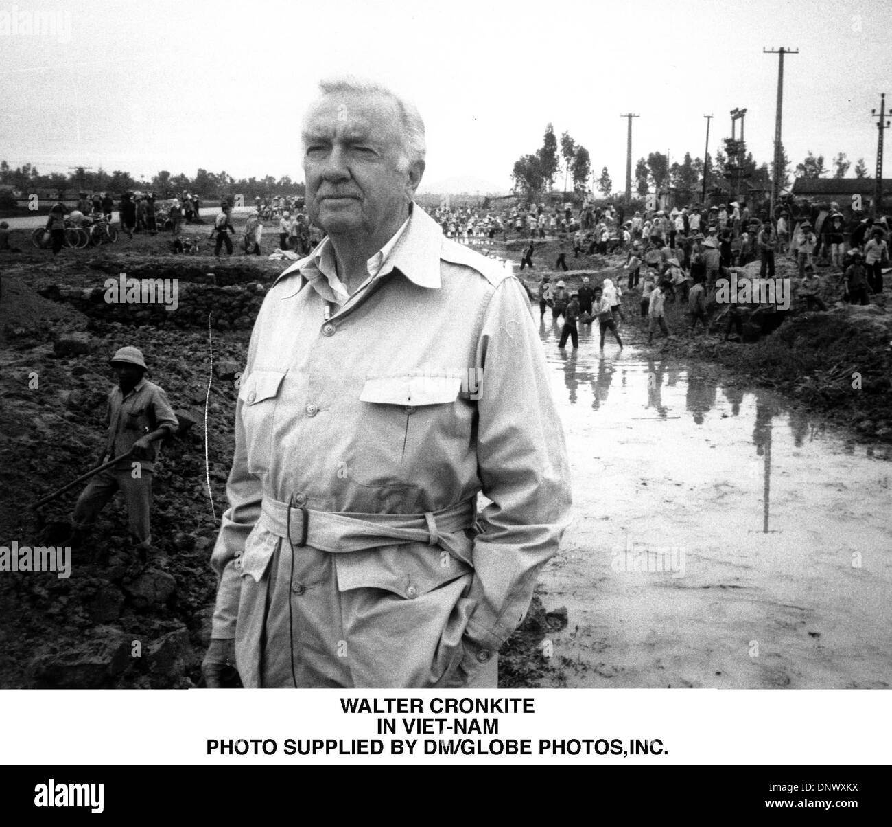Feb. 19, 2001 - WALTER CRONKITE.IN VIET-NAM. SUPPLIED BY DM/(Credit ...