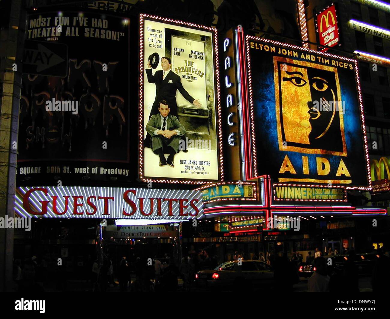 Times square 2001 hi-res stock photography and images - Alamy