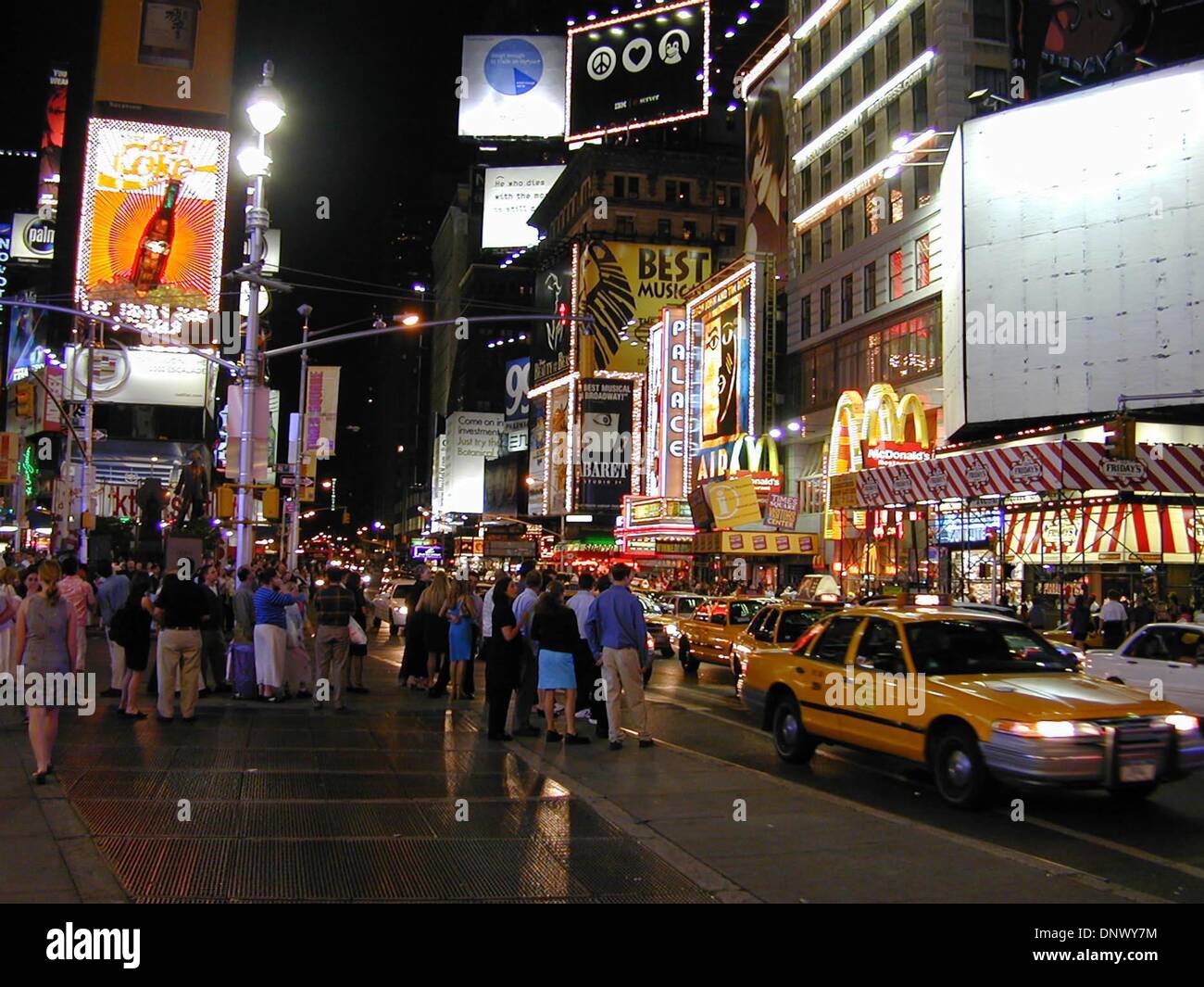 Times square 2001 hi-res stock photography and images - Alamy