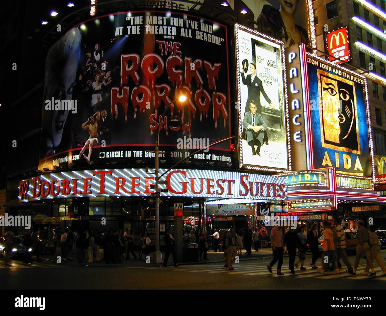 Times square 2001 hi-res stock photography and images - Alamy
