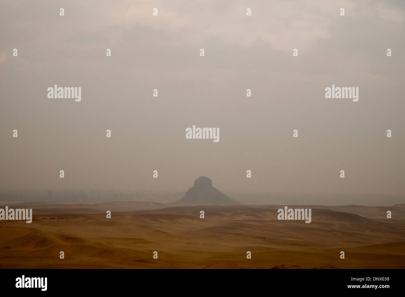 Black pyramid hi-res stock photography and images - Alamy