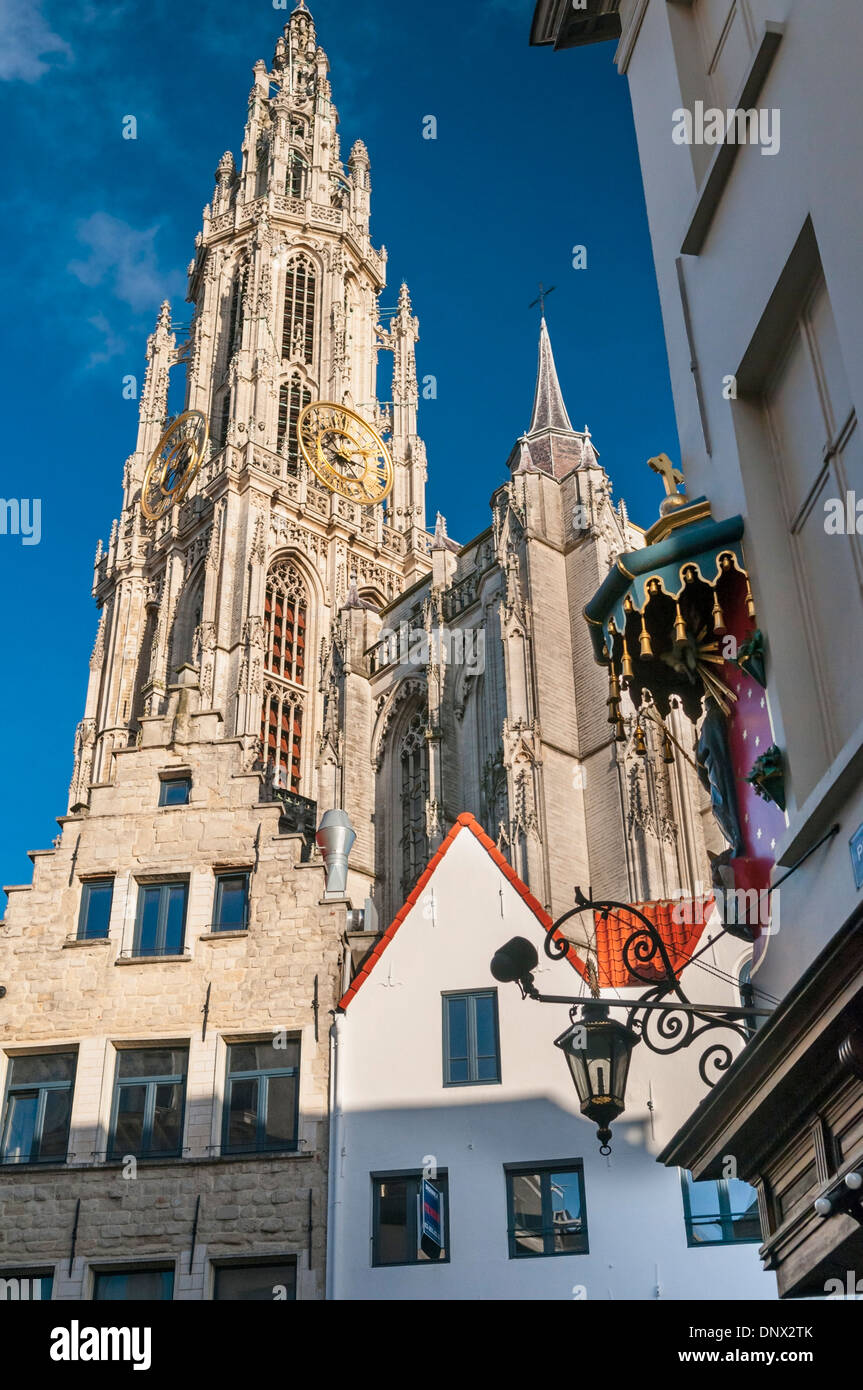 Corner shrine hi-res stock photography and images - Alamy