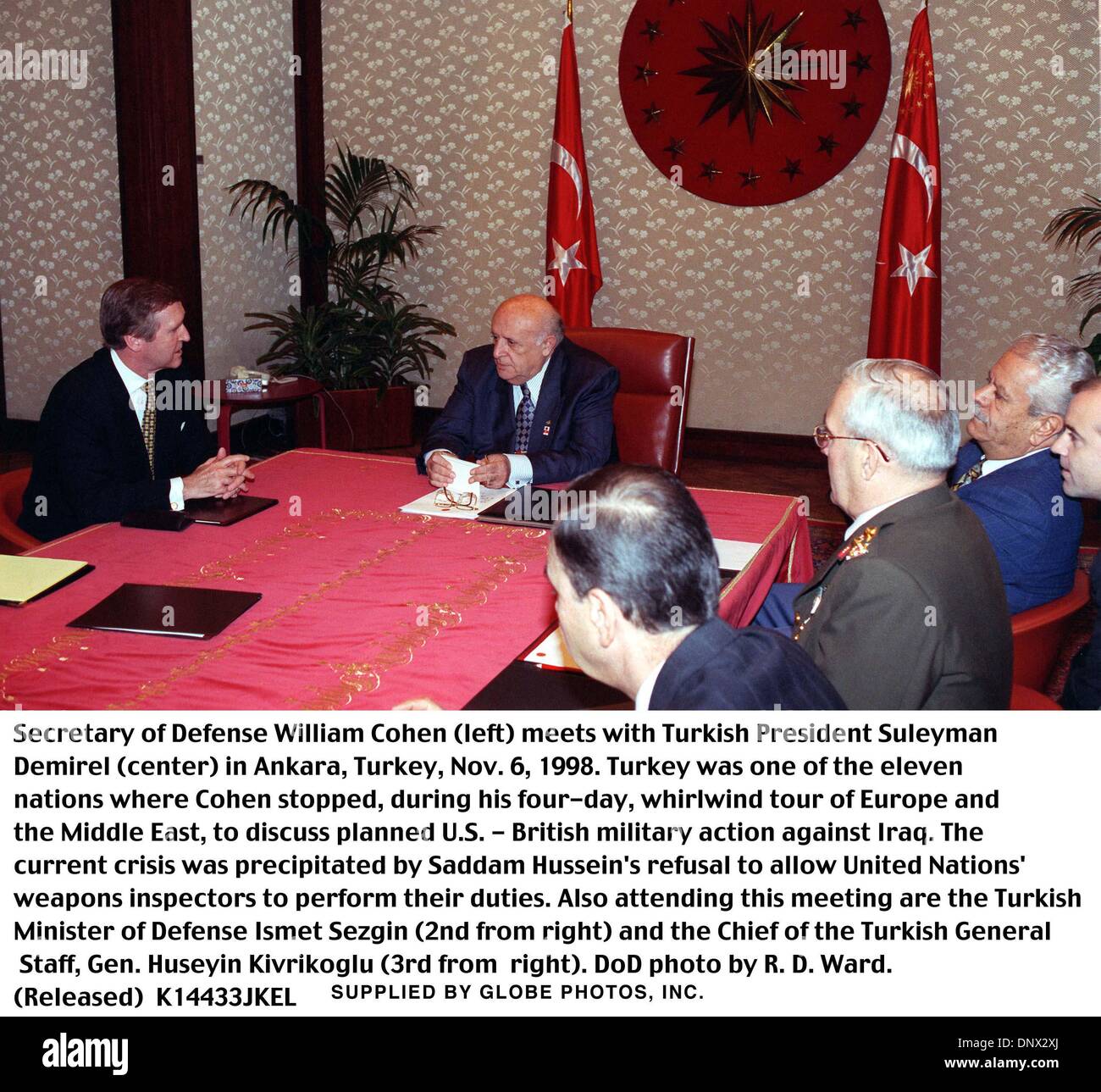 U s secretary defense william cohen hi-res stock photography and images ...