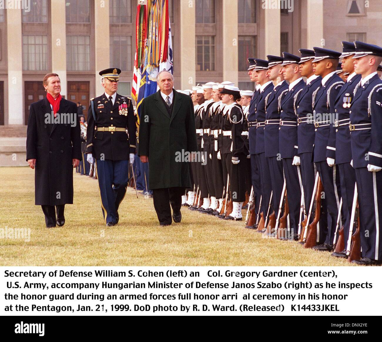 U s secretary defense william cohen hi-res stock photography and images ...