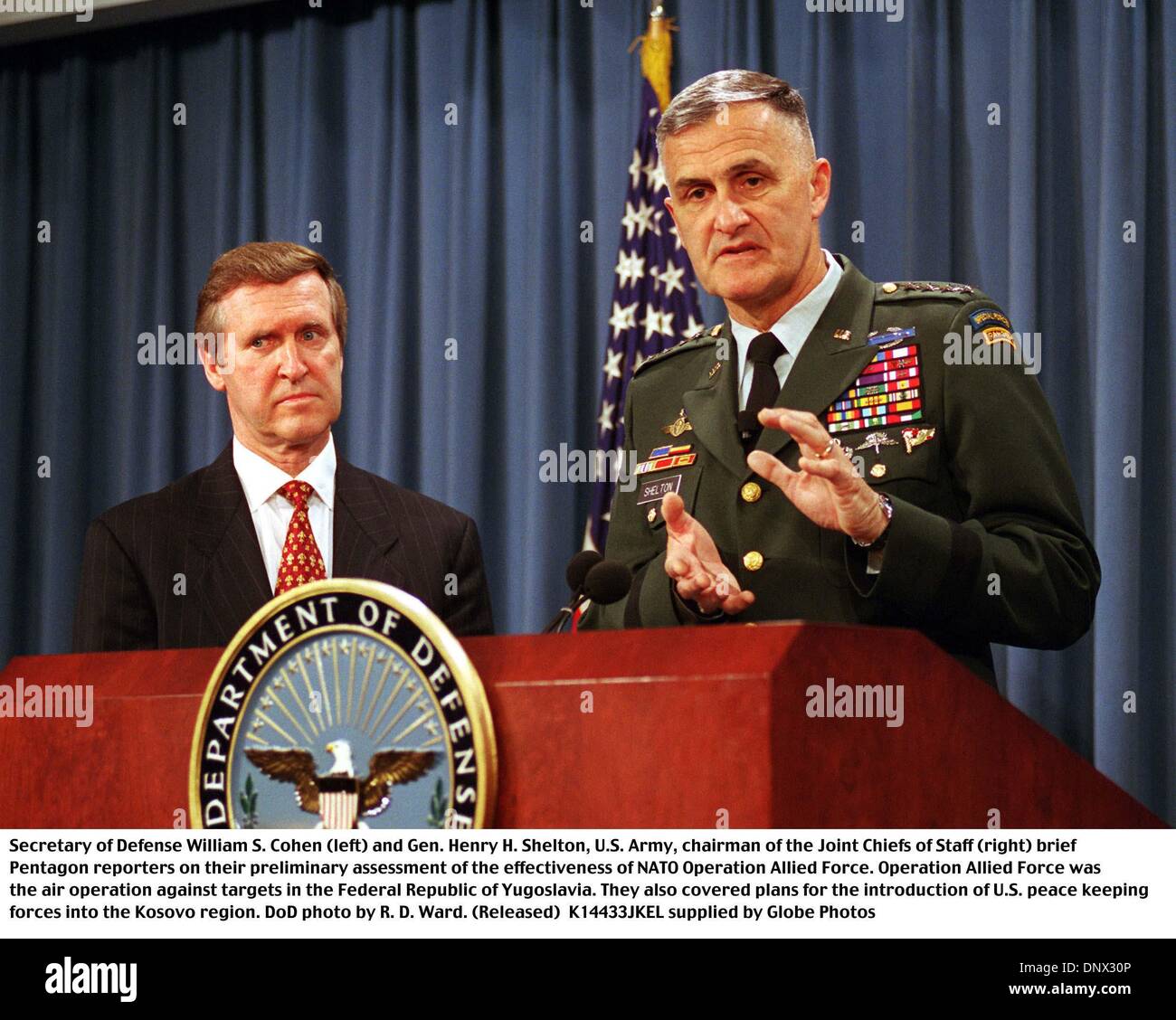 U s secretary defense william cohen hi-res stock photography and images ...