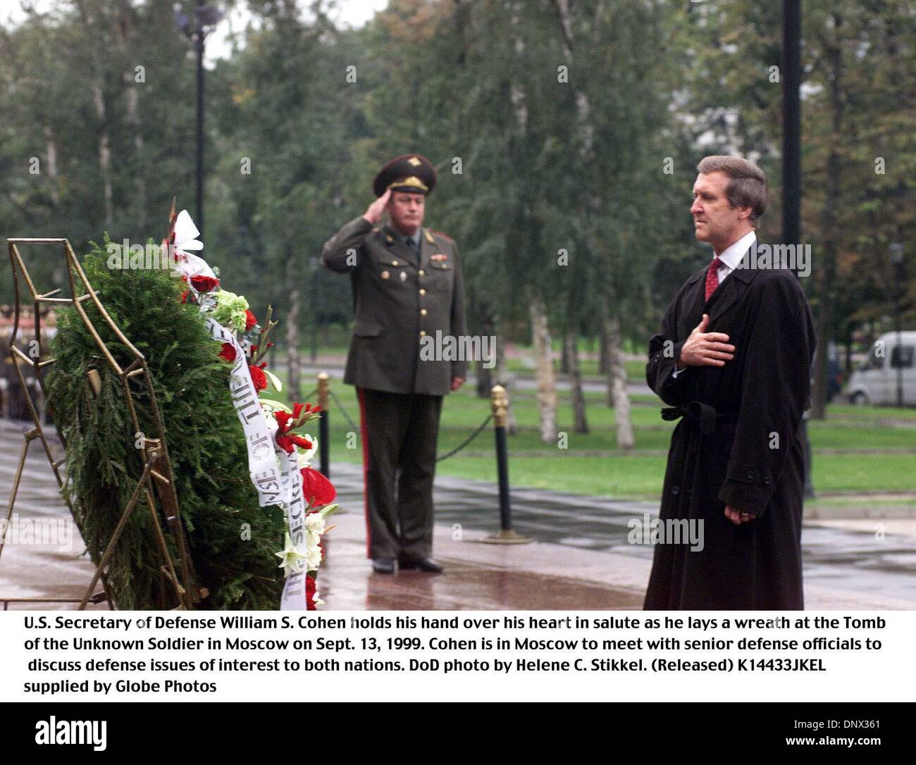 U s secretary defense william cohen hi-res stock photography and images ...