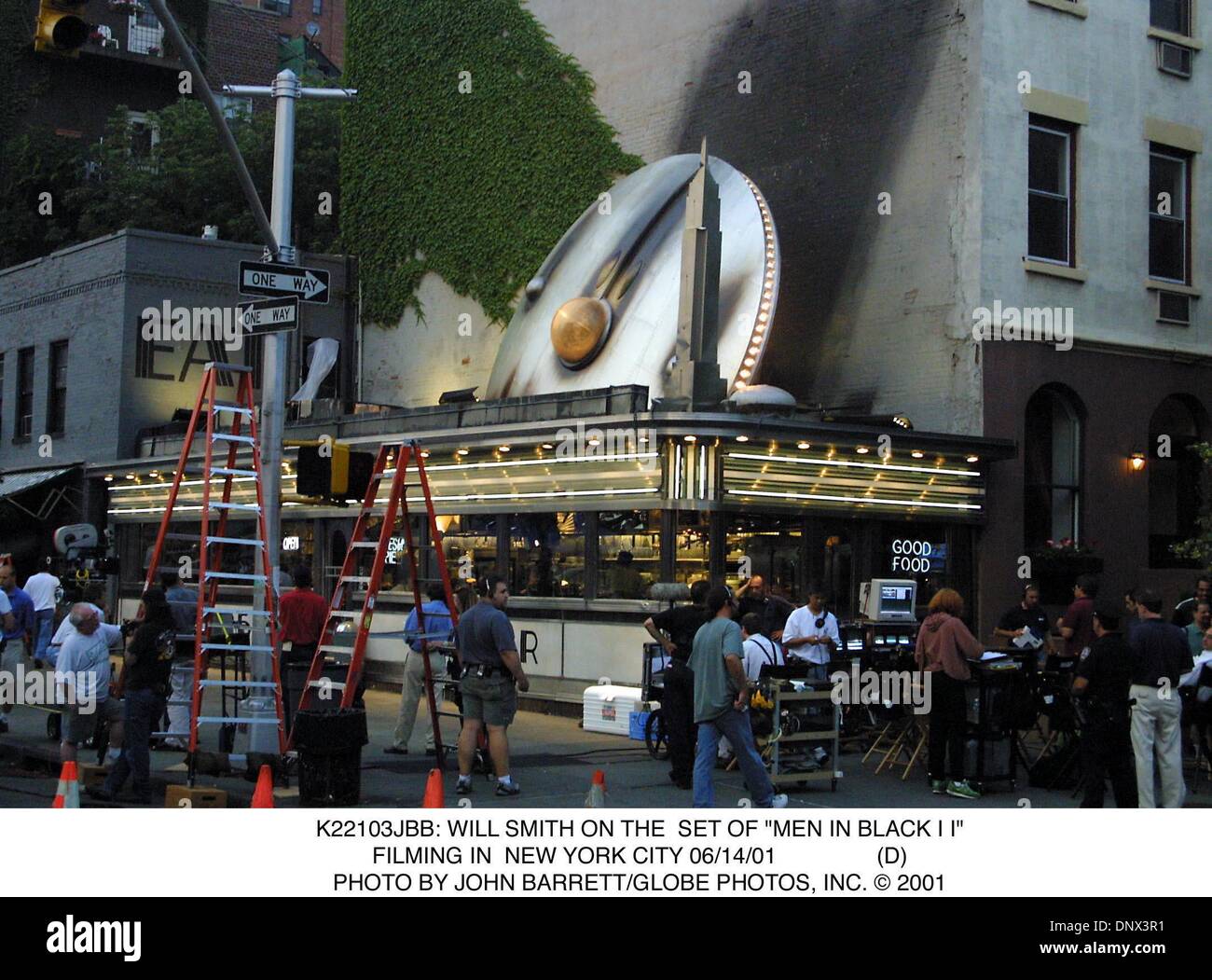 June 14, 2001 - K22103JBB: WILL SMITH ON THE SET OF ''MEN IN BLACK I I ...