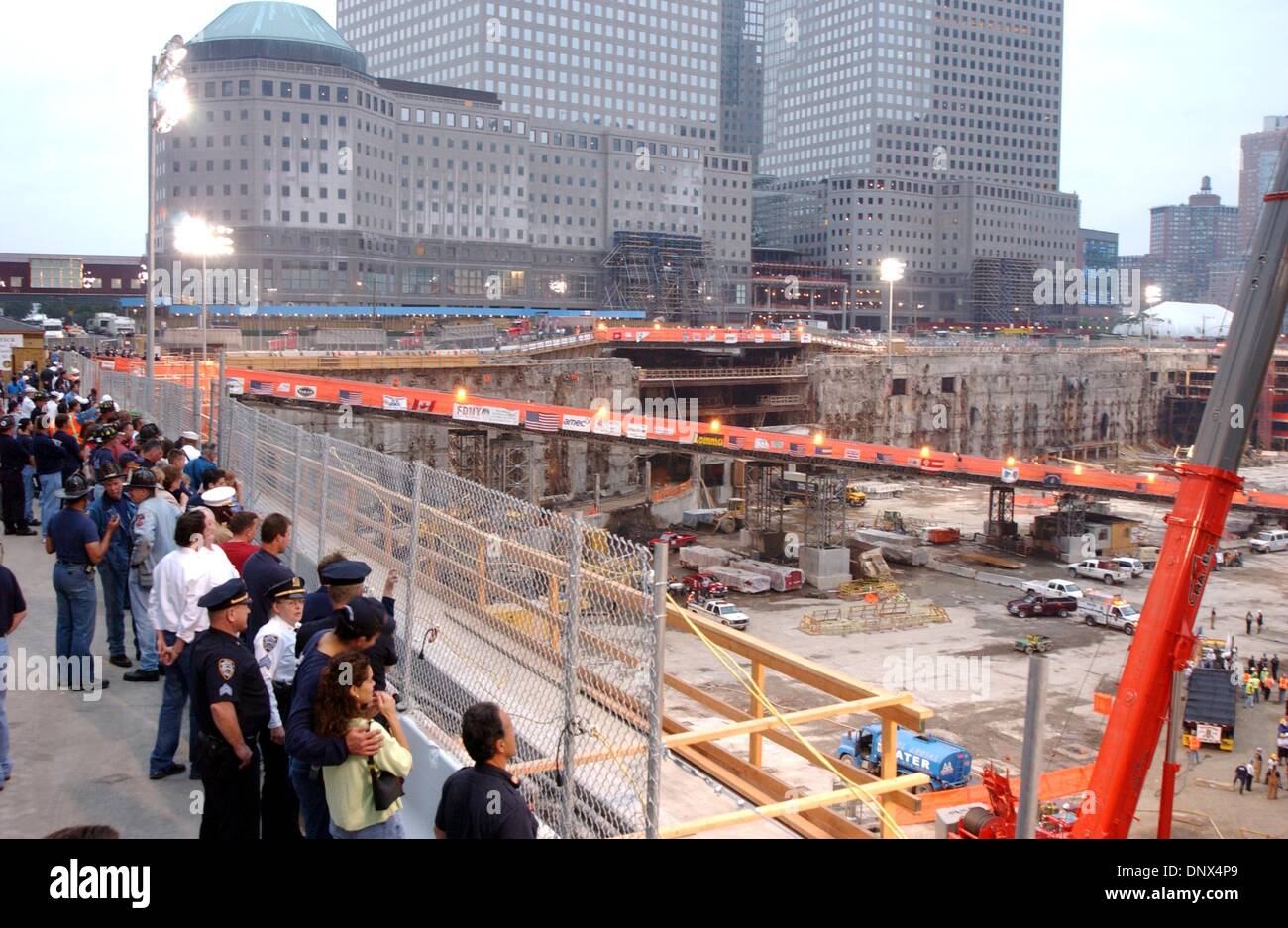 May 28, 2002 - K25178AR.WORLD TRADE CENTER.LAST BEAM REMOVED FROM ...