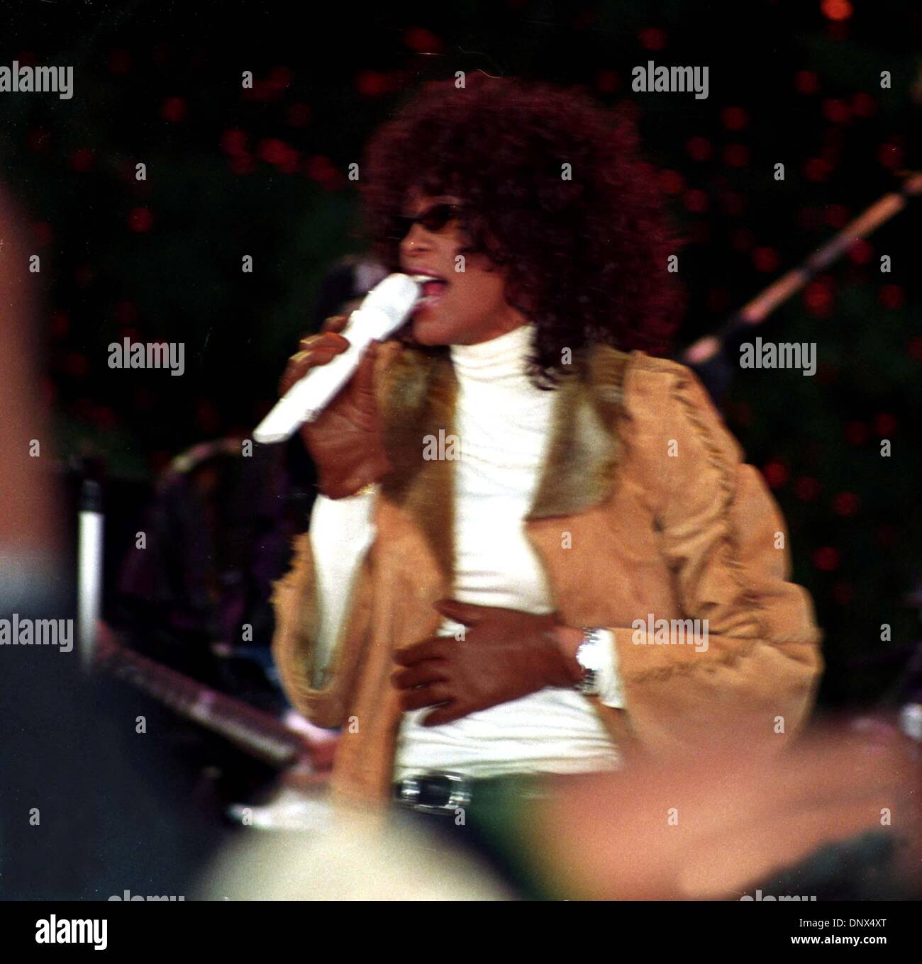 Dec. 8, 2002 - I7236BT SD12/08/2002.WHITNEY HOUSTON .PERFORMANCE AT ...