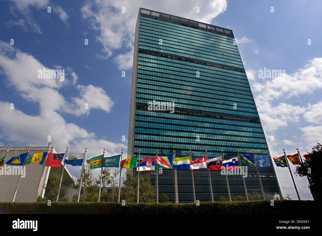 Building of the United Nations Headquarters in Lower Midtown. Between ...