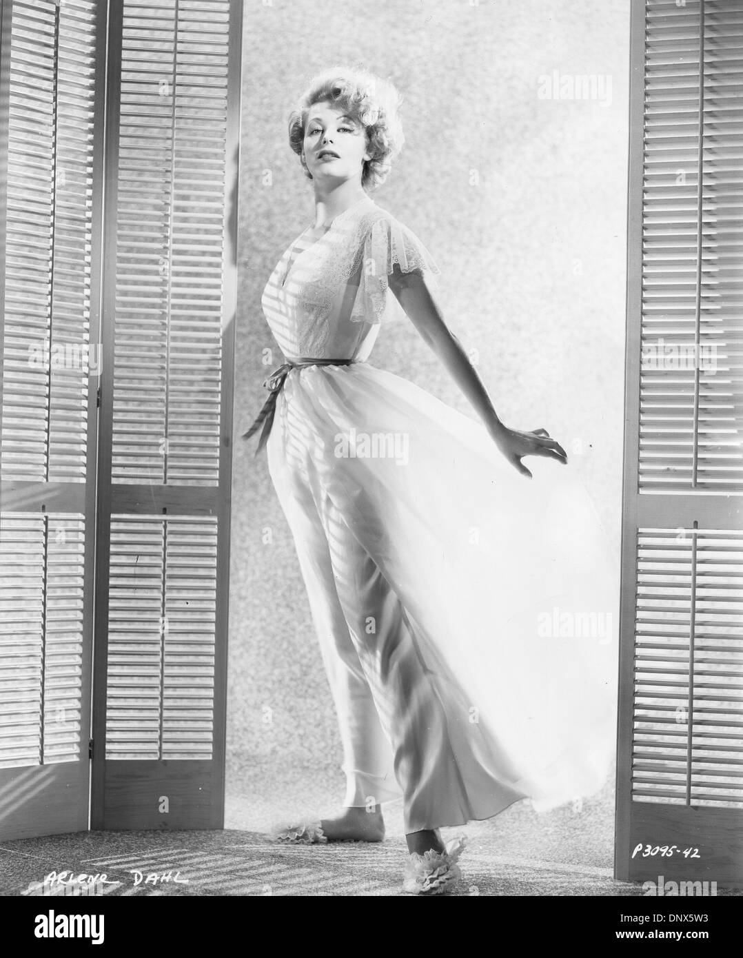 Arlene dahl 1952 hi-res stock photography and images - Alamy