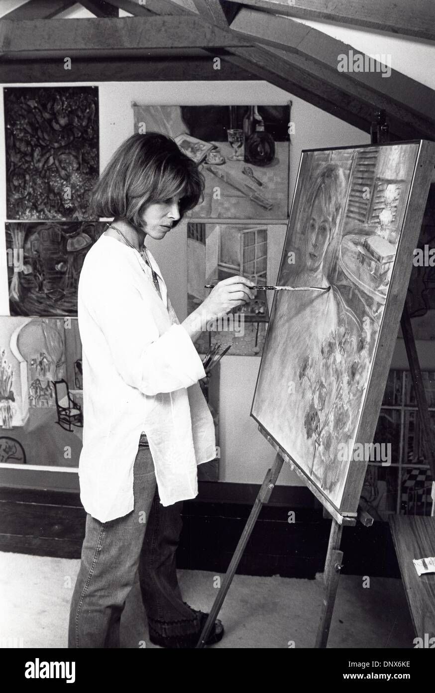 Sept. 27, 1975 - LEE GRANT at home 1975.Supplied by Photos, inc.(Credit ...