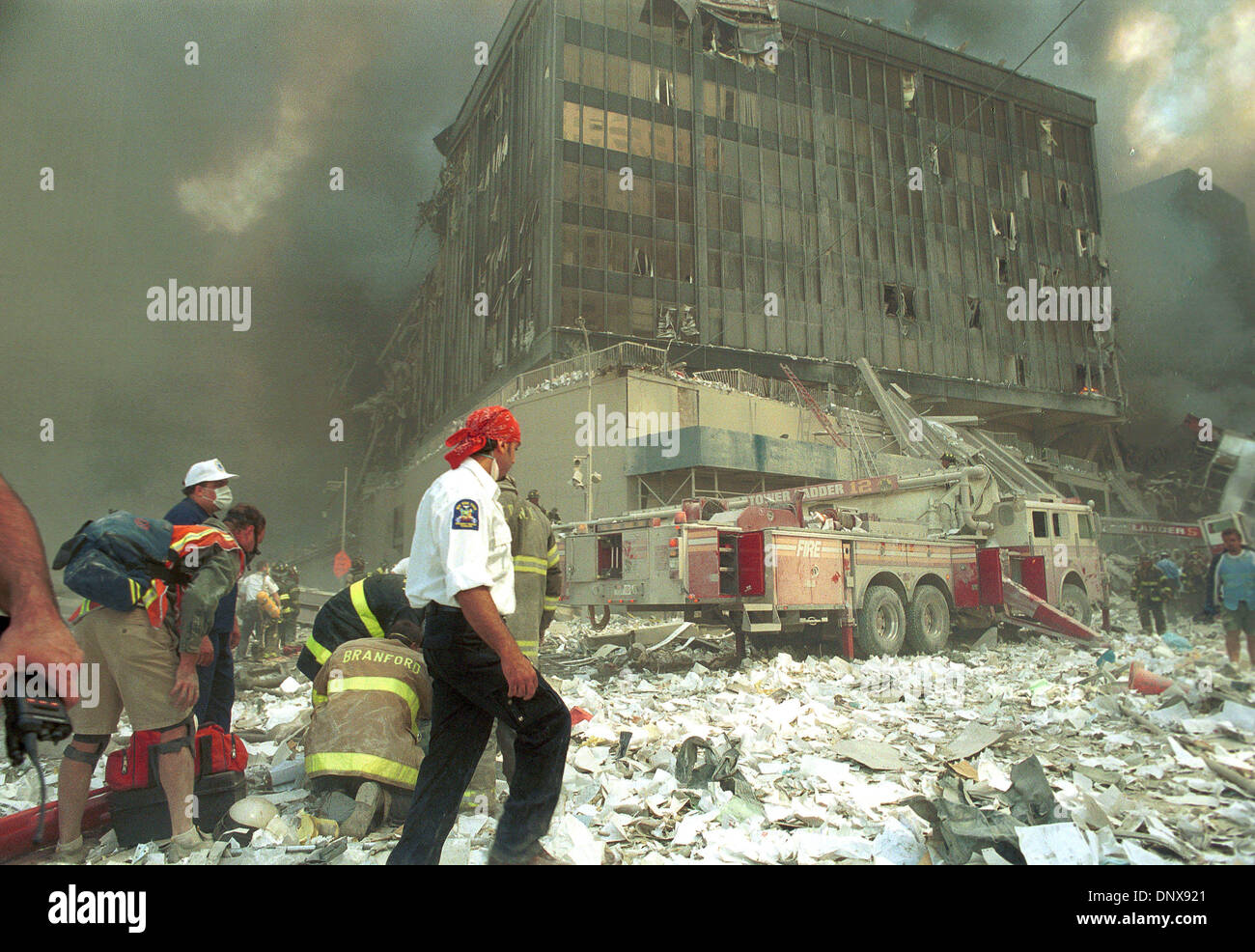 World trade center attack 2001 police hi-res stock photography and ...