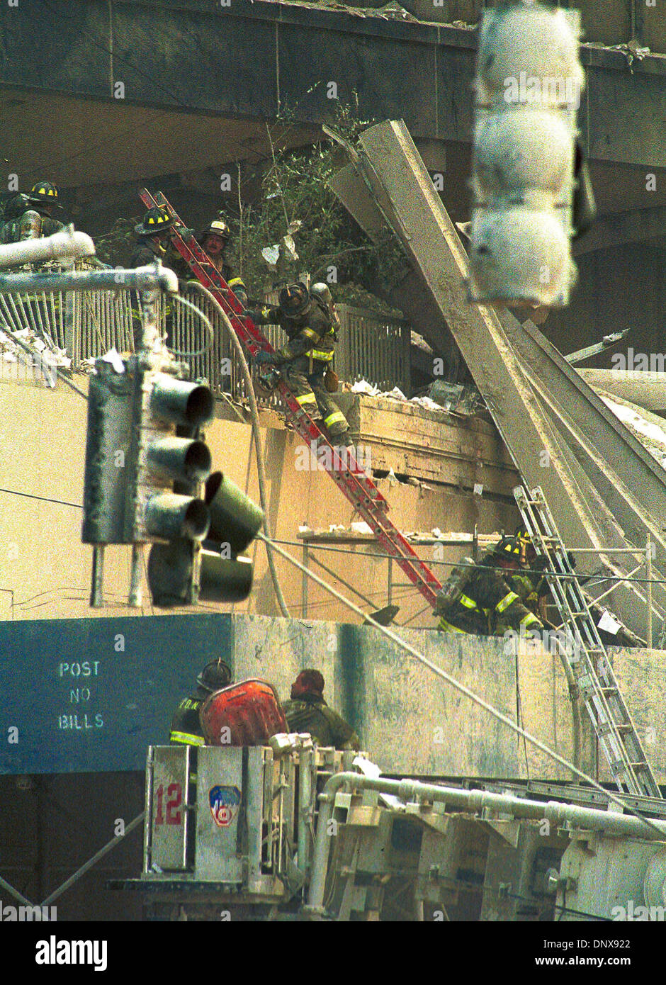 World trade center 2001 jet hi-res stock photography and images - Alamy