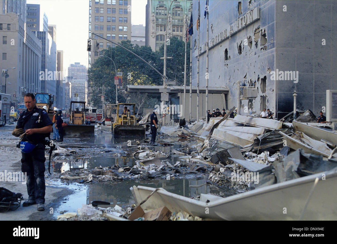 Debris from world trade center hi-res stock photography and images - Alamy