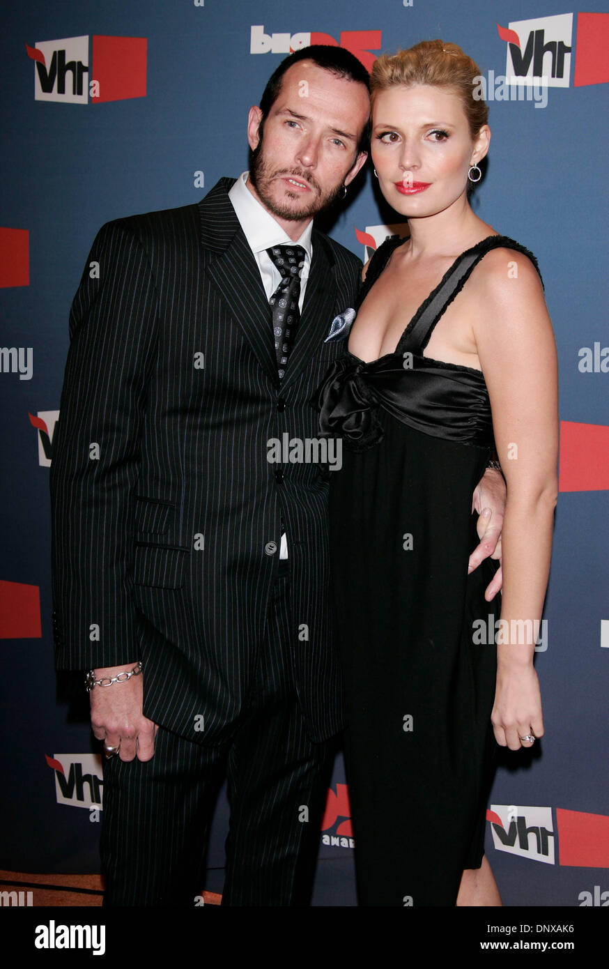 Dec 3, 2005; Culver City, California, USA; Singer SCOTT WEILAND & WIFE ...