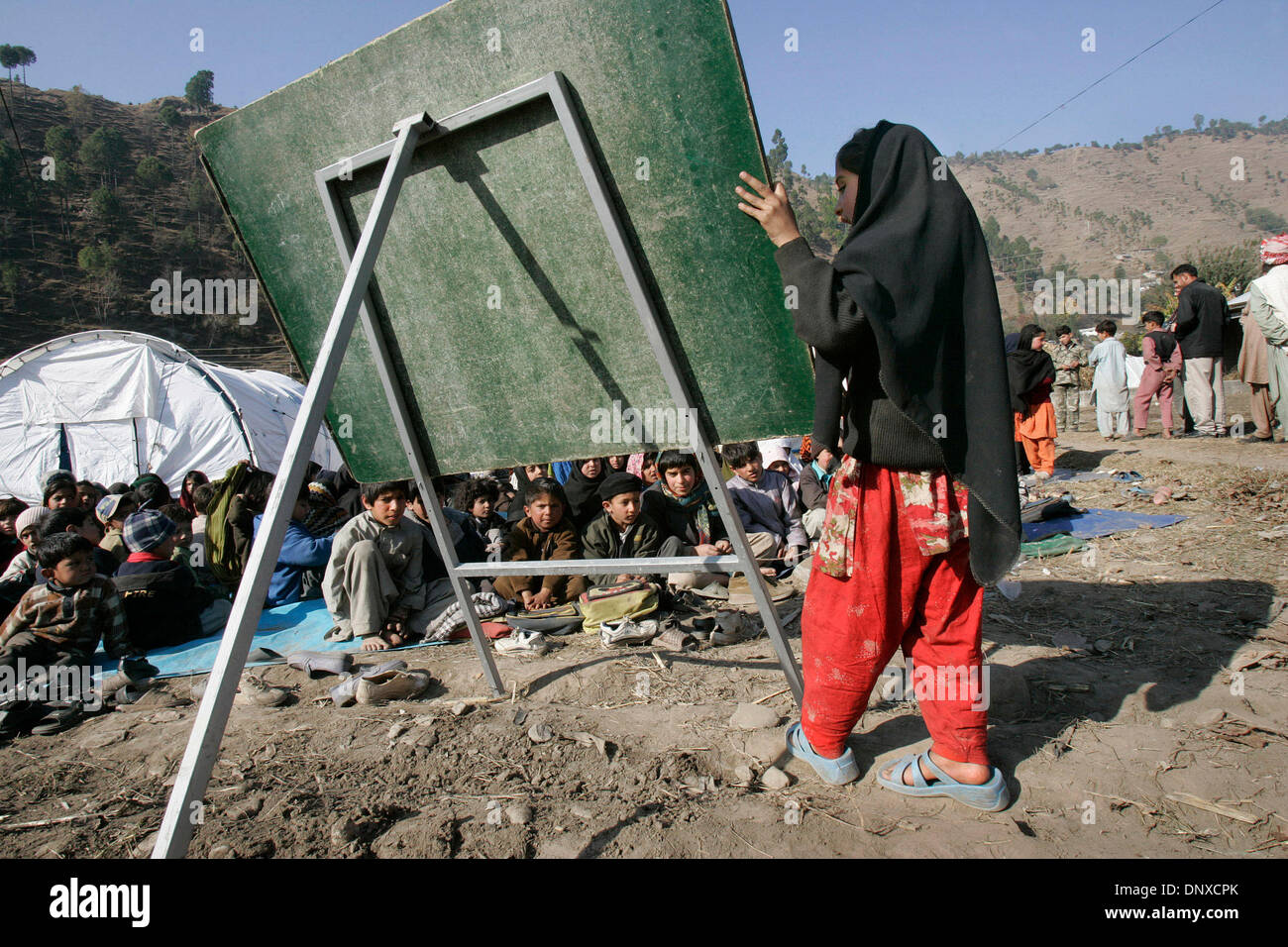 Pakistan destroyed in the 2005 earthquake hi-res stock photography and ...