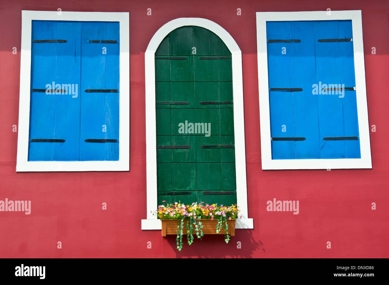 Green painted window frame hi-res stock photography and images - Alamy