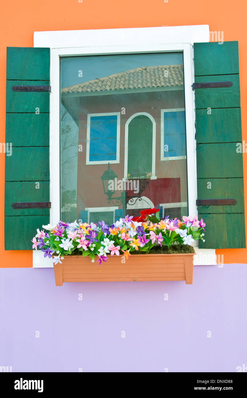 Green painted window frame hi-res stock photography and images - Alamy