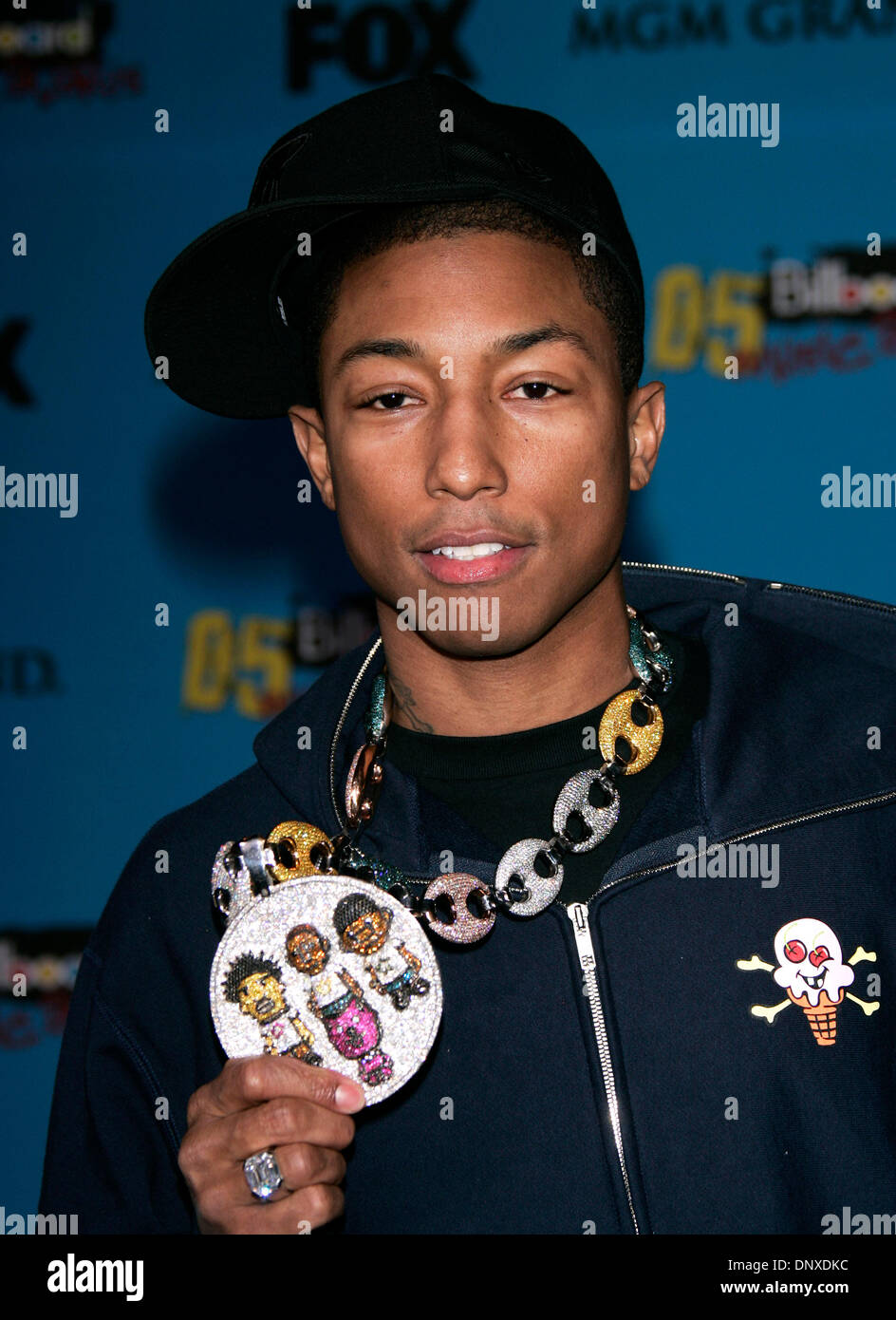 2005 billboard music awards hi-res stock photography and images - Alamy