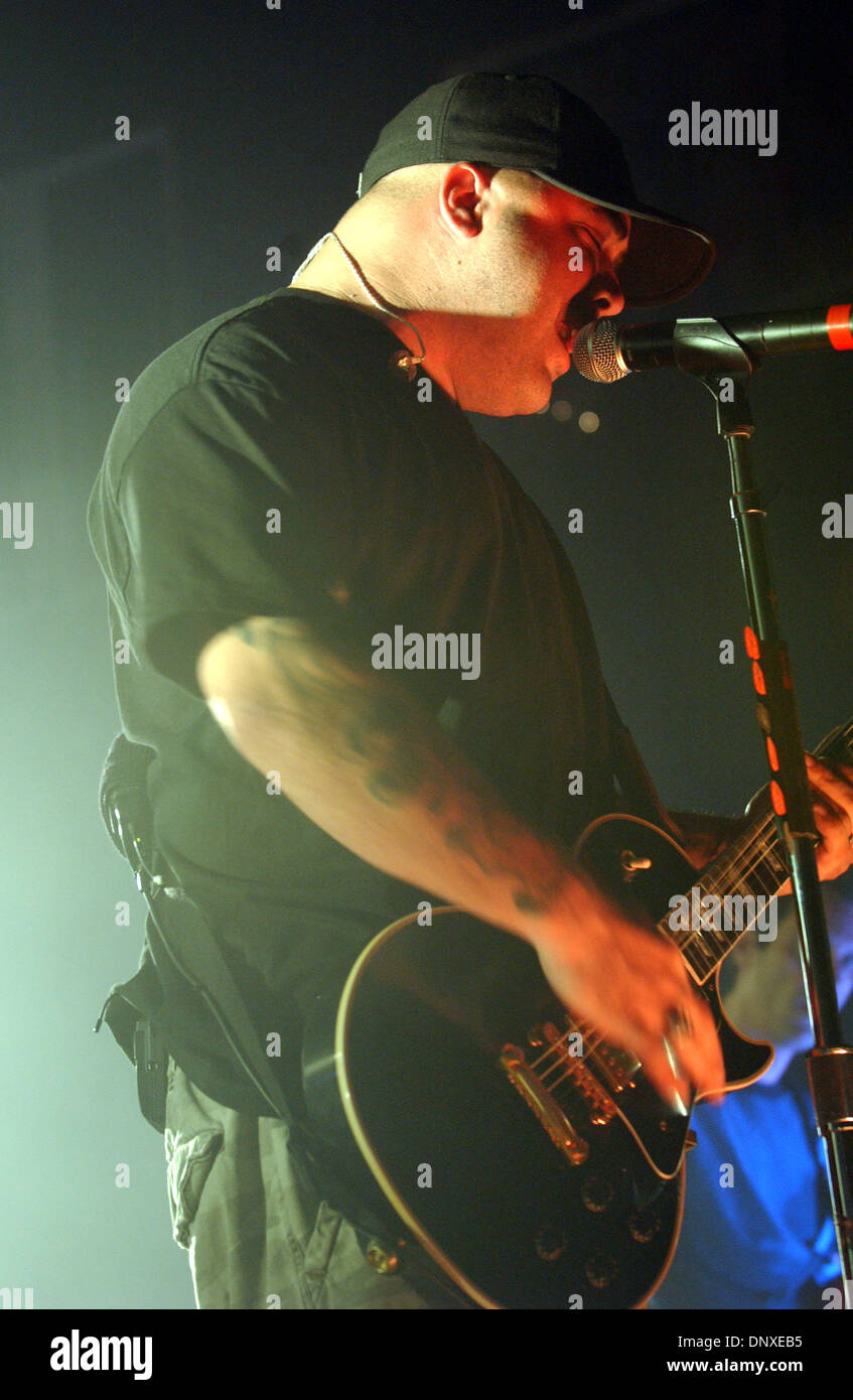 Singer aaron lewis of hi-res stock photography and images - Alamy