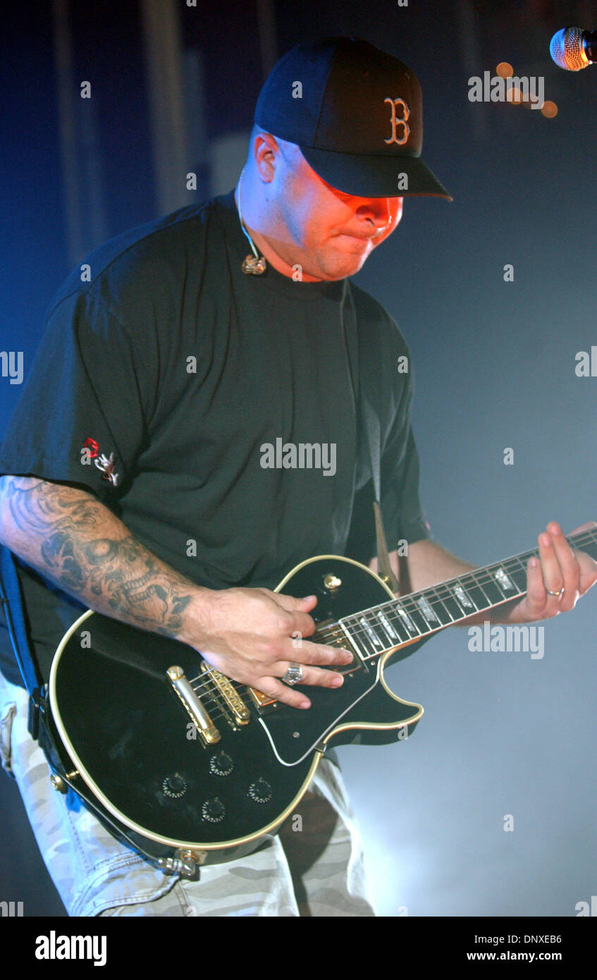 Singer aaron lewis of hi-res stock photography and images - Alamy