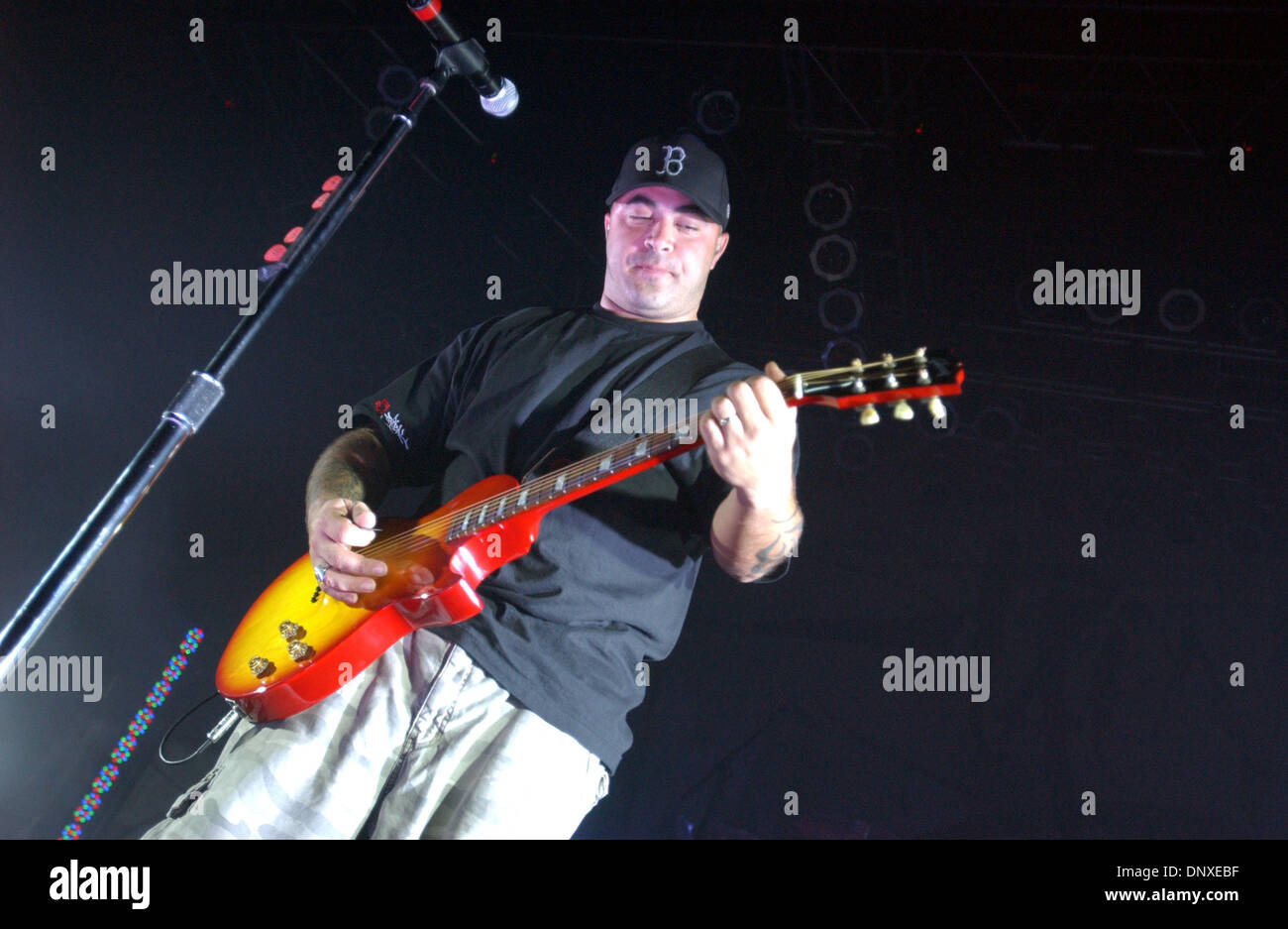 Singer aaron lewis of hi-res stock photography and images - Alamy